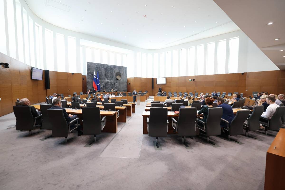 Tretja razvojna os med prednostnimi infrastrukturnimi projekti ...